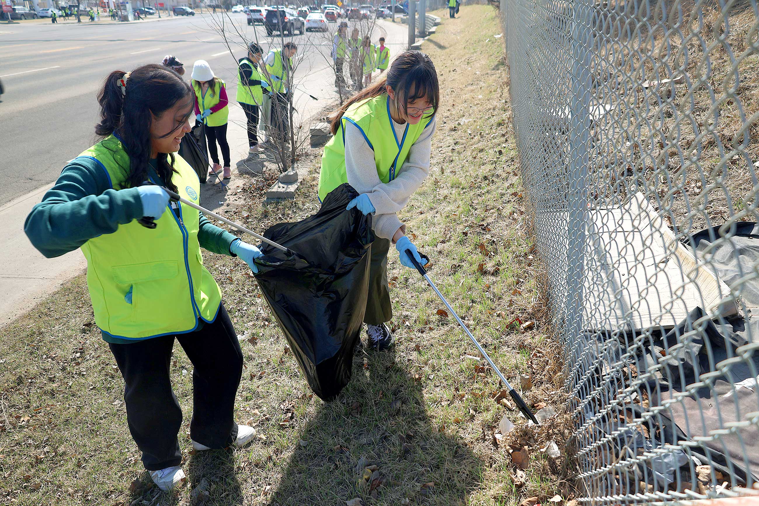The Edmonton Church in Canada Cleans Up Streets - World Mission Society ...