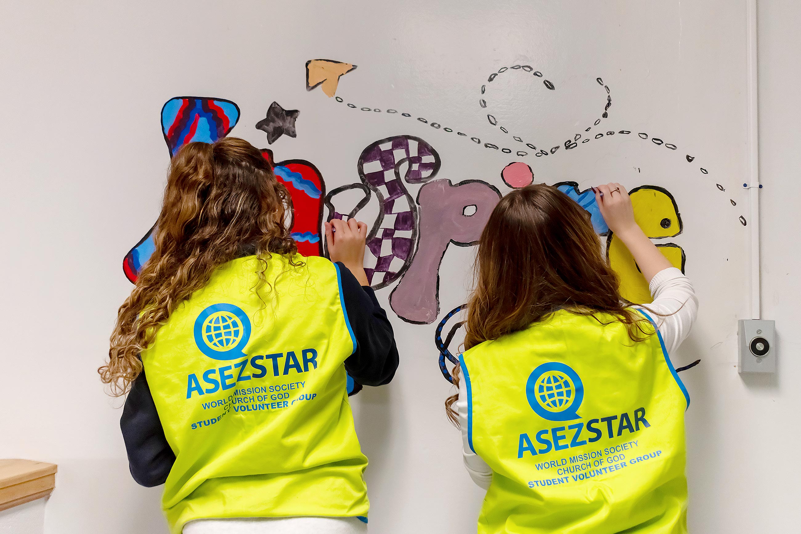 ASEZ STAR in Louisville, Kentucky, U.S., Paints a Mural at Minor ...