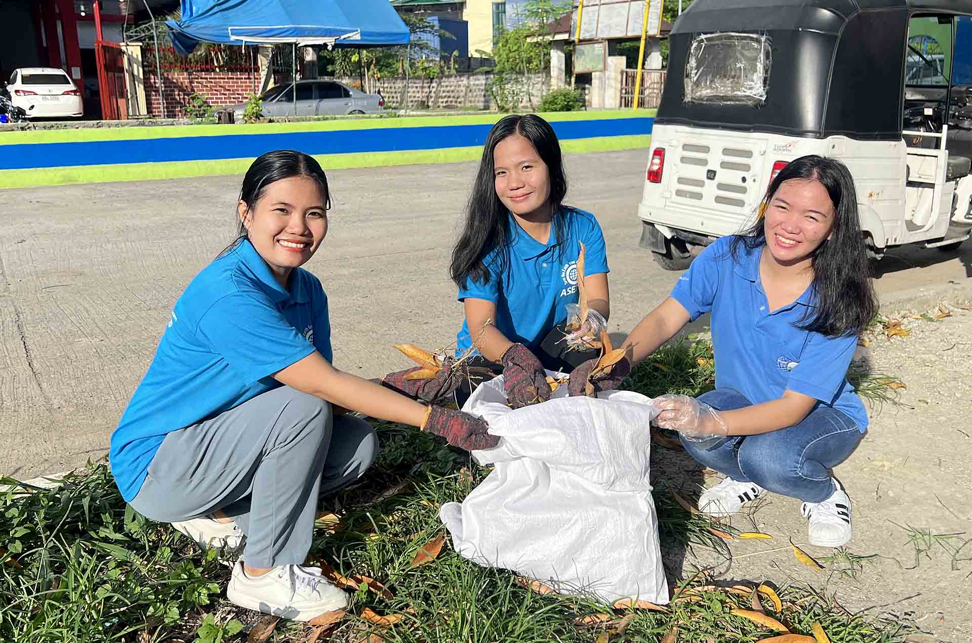 ASEZ Members of the Cavite State University, Philippines, Clean the ...