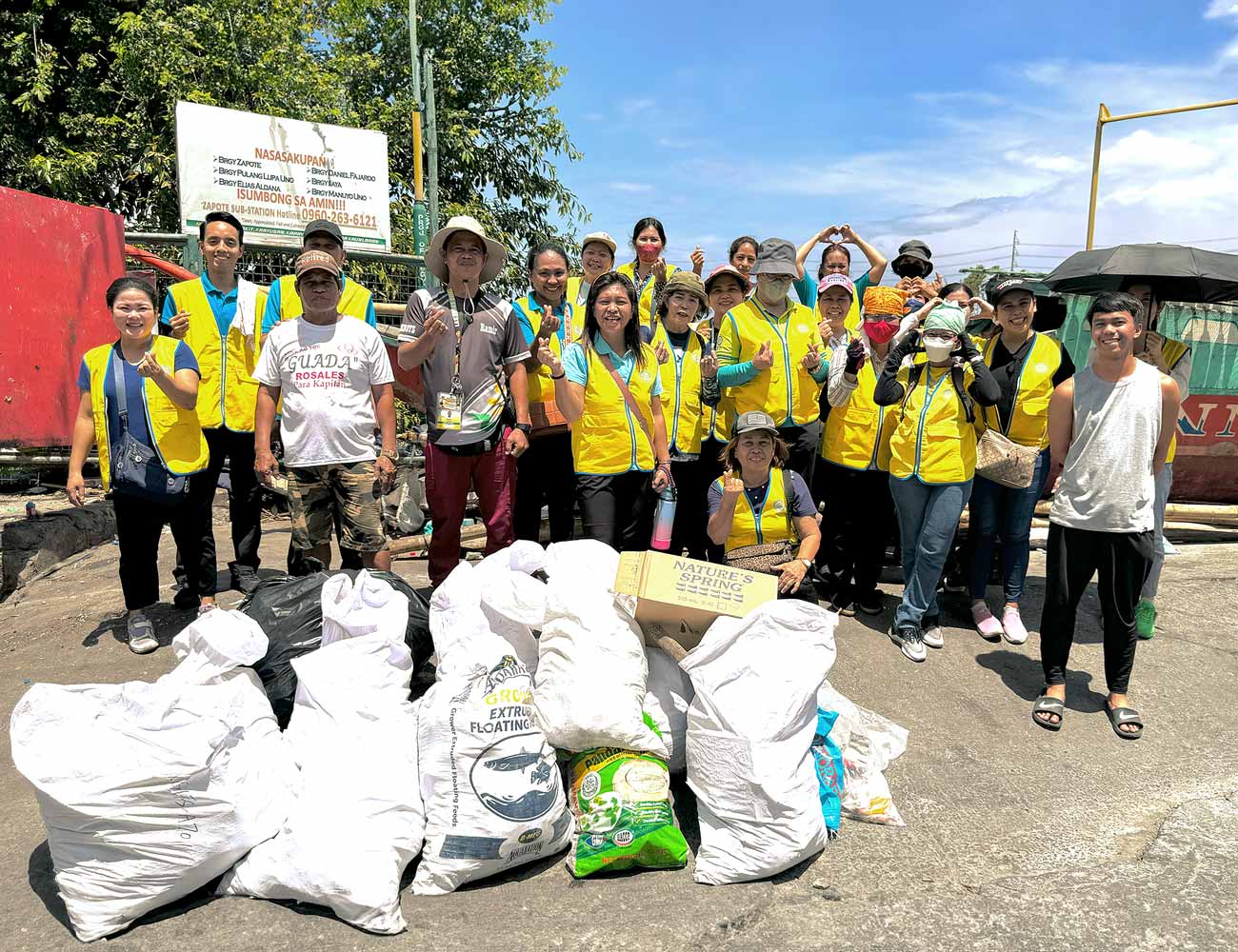 The Las Pinas Church in the Philippines Cleans Up Streets Nearby Areas ...