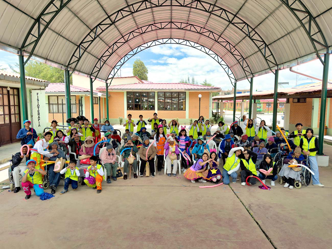 페루 우앙카요 ASEZ STAR, 산비센테데파울 양로원 위문 - 하나님의교회 세계복음선교협회